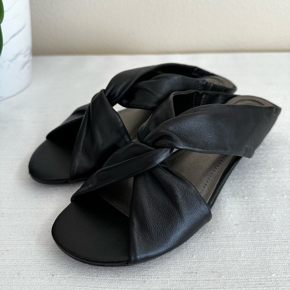 Trotters | Shoes | New Trotters Black Leather Crisscross Low Wedge ...